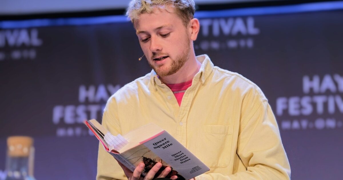 Dylan Huw: Amser / cyd-weithredu | Oriel Davies Gallery